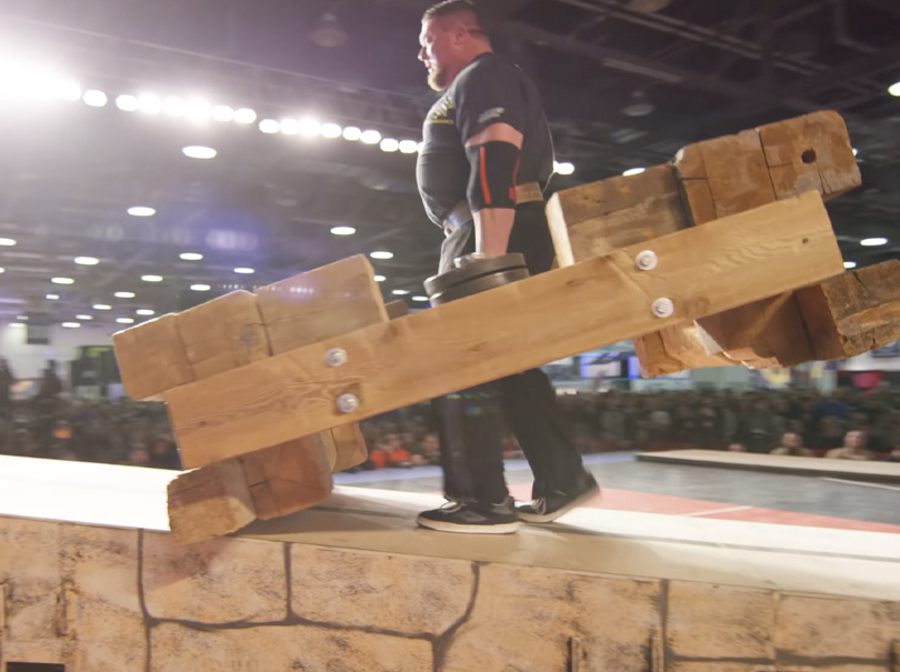 The 2015 Arnold Strongman Classic — The Timber Carry | Rogue Fitness Canada