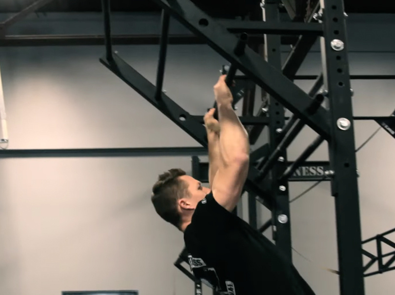 Movement Demo – The Flying Pull Up | Rogue Fitness Canada