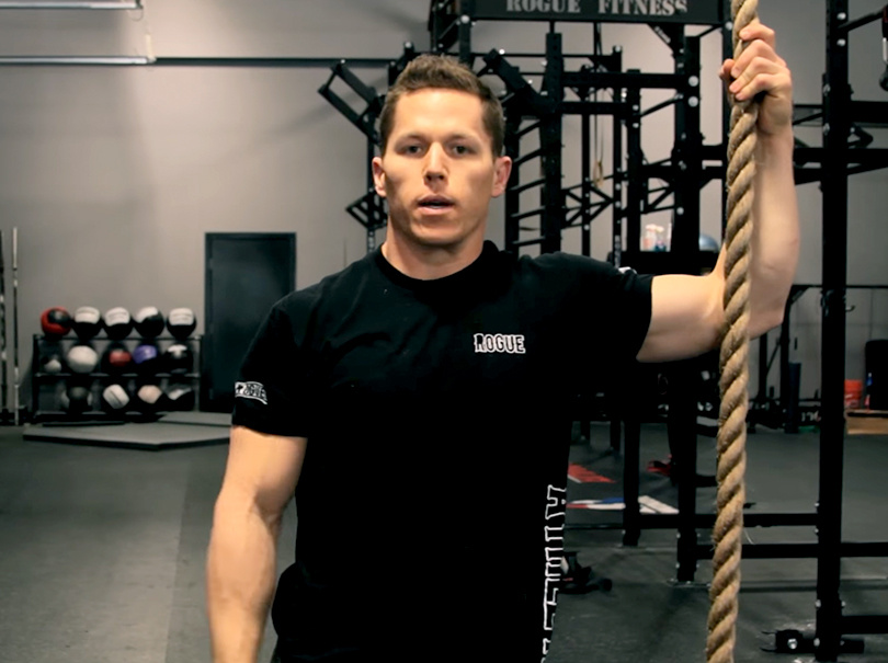 Movement Demo – Thick Rope Knees To Elbows | Rogue Fitness Canada